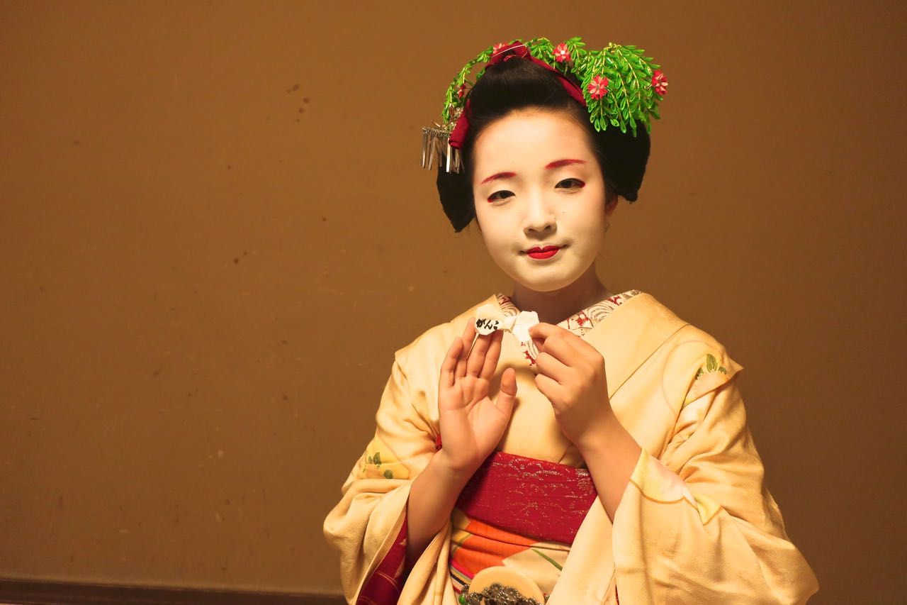 An Evening With a Maiko - Go Eat Give